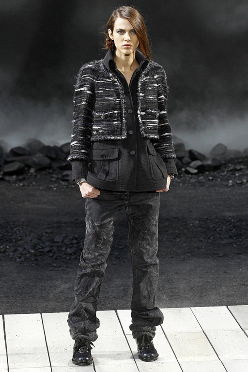 Wearable Trends: Chanel Ready-To-Wear Fall 2011, Paris Fashion Week